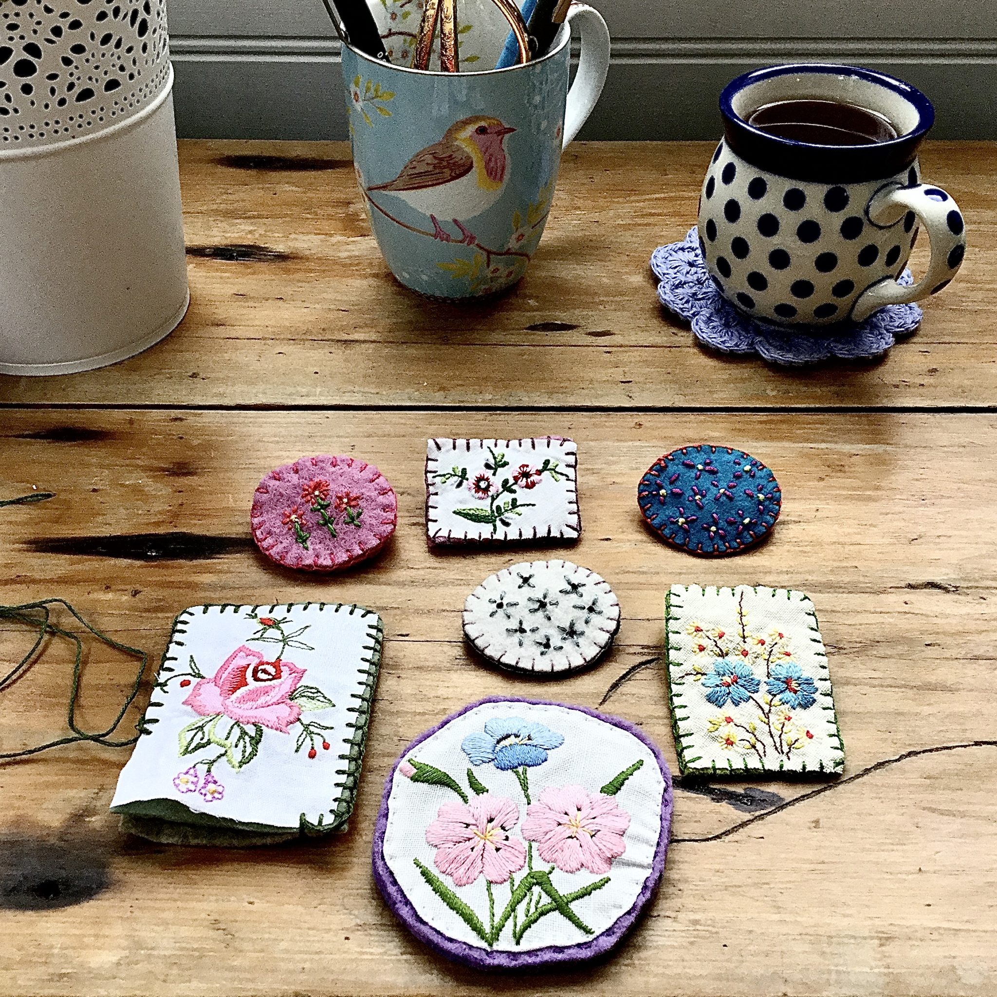 How to make Felt Brooches | fairywrencottage.com